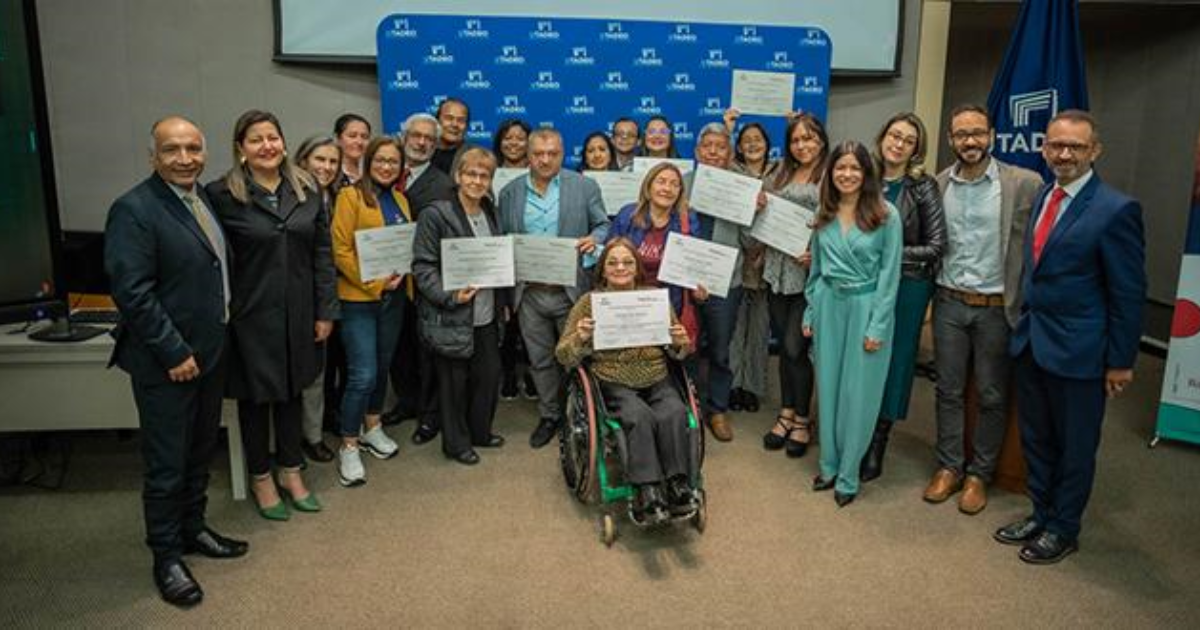 AIM2Flourish | We Facilitate your progress / Facilitamos su progreso